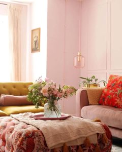 29+ Pink Living Room Ideas for a Modern & Feminine Touch