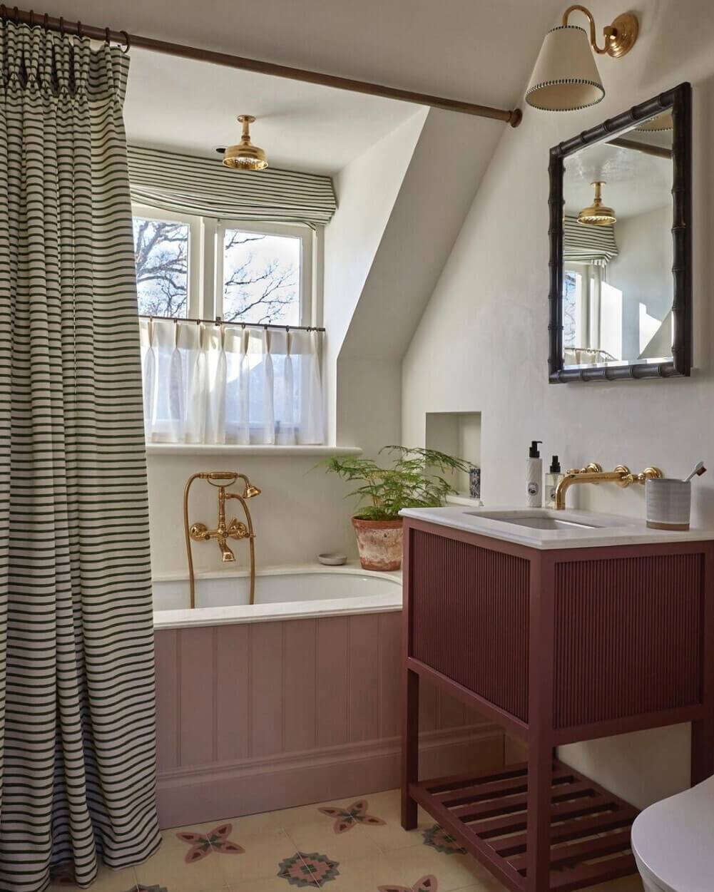 19+ Small Bathroom Vanities for a Functional & Elegant Look