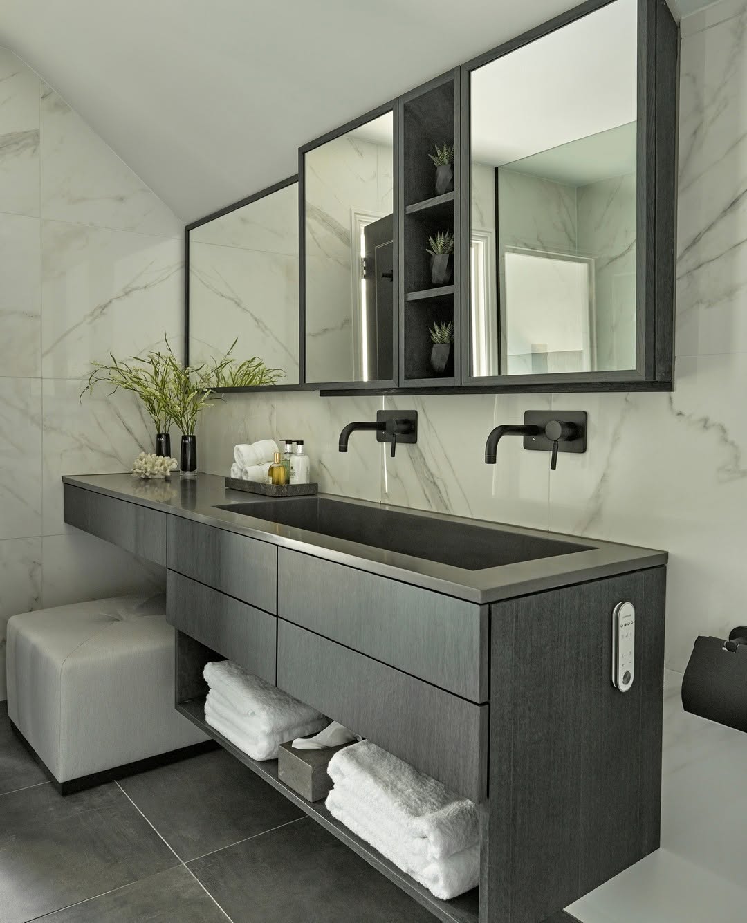 25+ Black Bathroom Hardware Ideas to Elevate Your Space