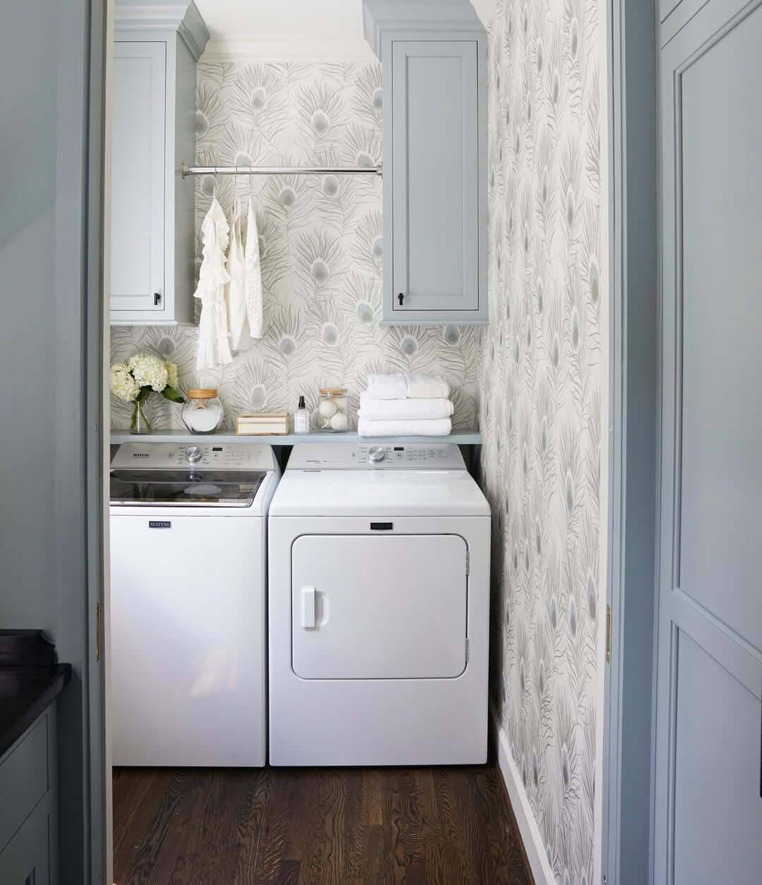 27+ Laundry Room Wallpaper Ideas for a Chic & Modern Look