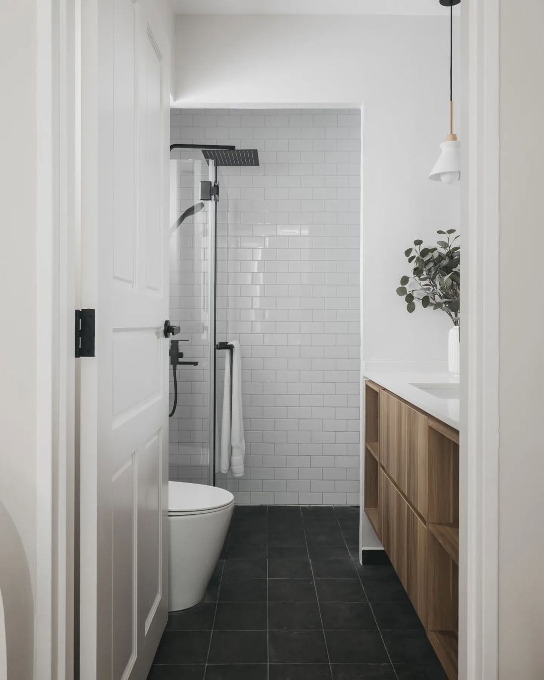 25+ Black Bathroom Hardware Ideas to Elevate Your Space