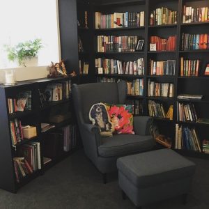 19+ Genius IKEA Library Hack to Create a Stunning Home Bookshelf