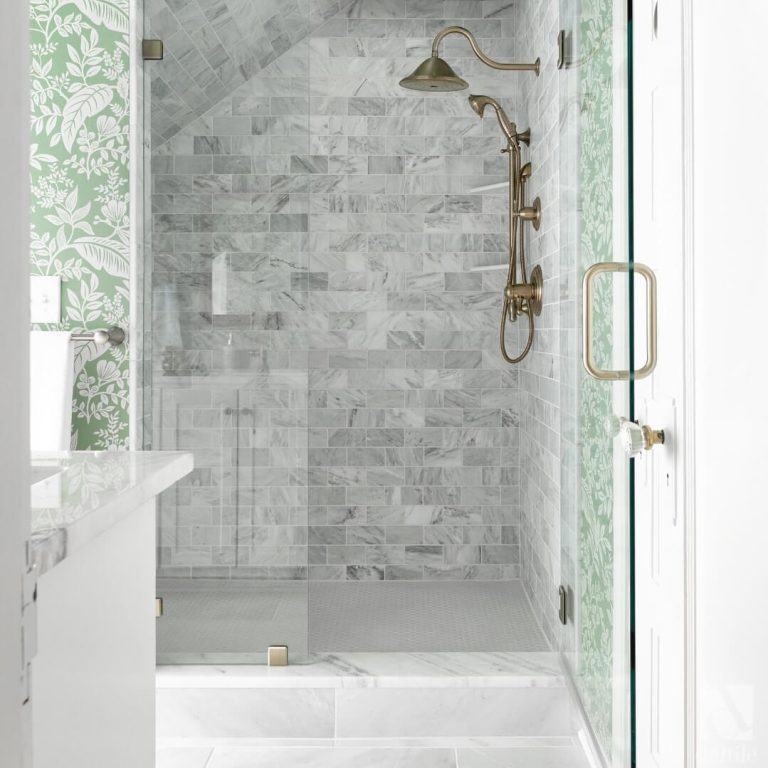 27+ Best White Bathroom Designs for a Clean & Chic Aesthetic
