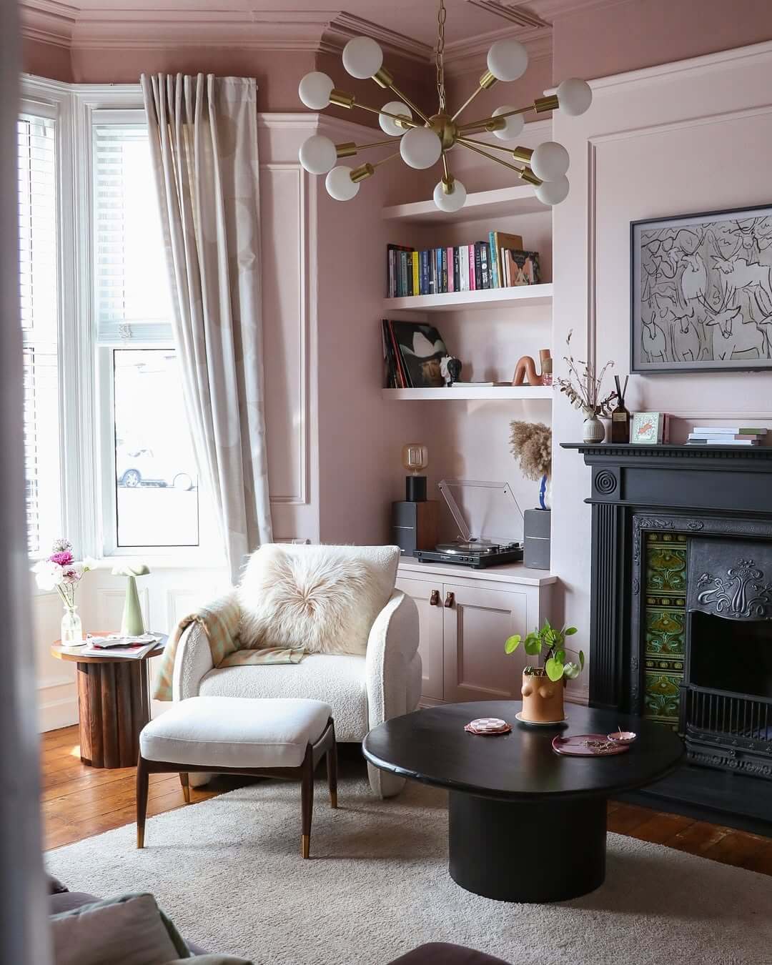 29+ Pink Living Room Ideas for a Modern & Feminine Touch