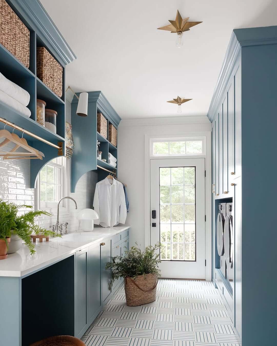 15+ Smart Laundry Room Hanging Ideas to Maximize Space & Function