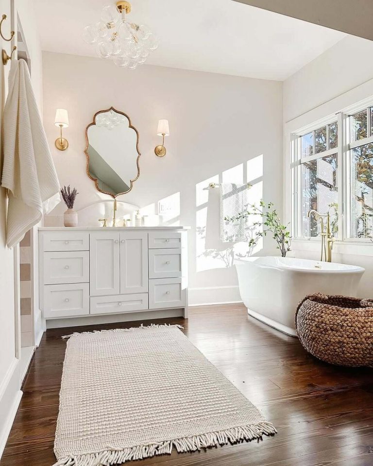 27+ Best White Bathroom Designs for a Clean & Chic Aesthetic
