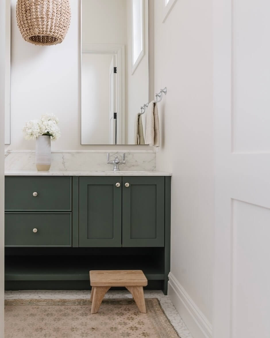 21+ Green Vanity Bathroom Ideas for a Fresh and Stylish Look