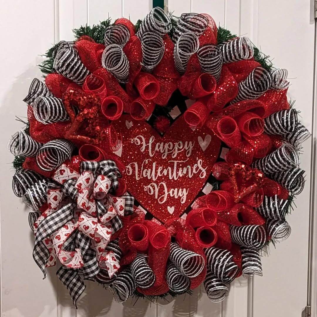 15+ Stunning Valentine Wreaths to Spruce Up Your Love Nest