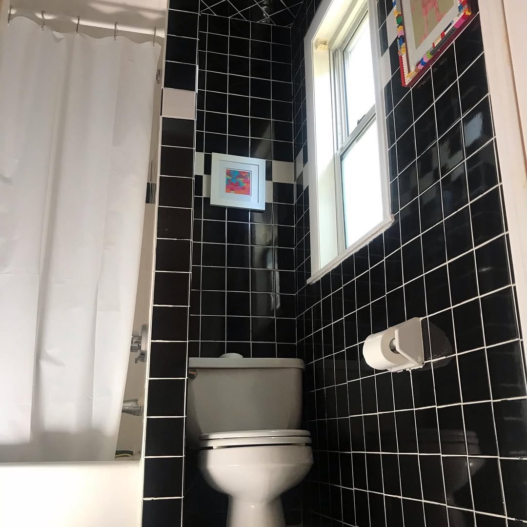 21+ Black Tile Bathroom Ideas for a Chic & Timeless Design