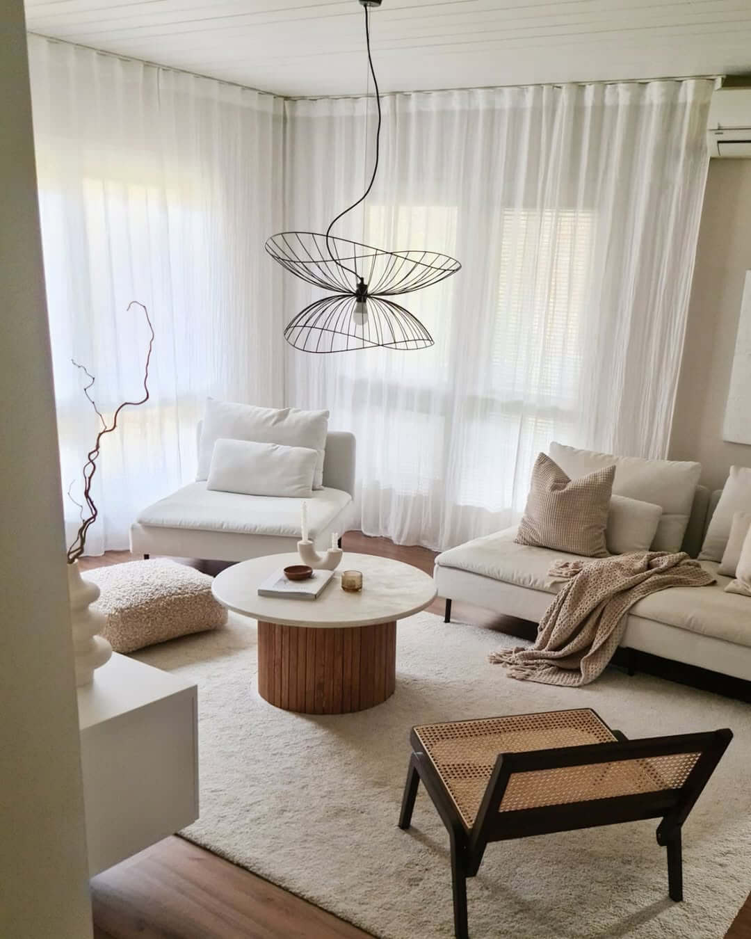 Best 27+ Living Room Corner Designs for Storage & Decor