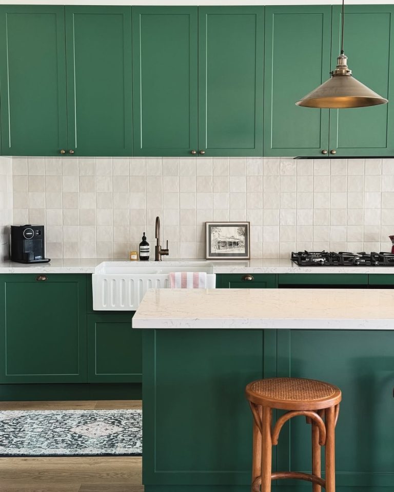 40+ Green Kitchen Cabinet Ideas for a Fresh and Inviting Space