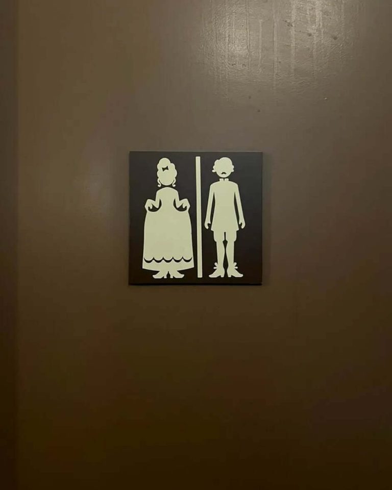 33+ Stylish Bathroom Decor Signs to Elevate Your Space