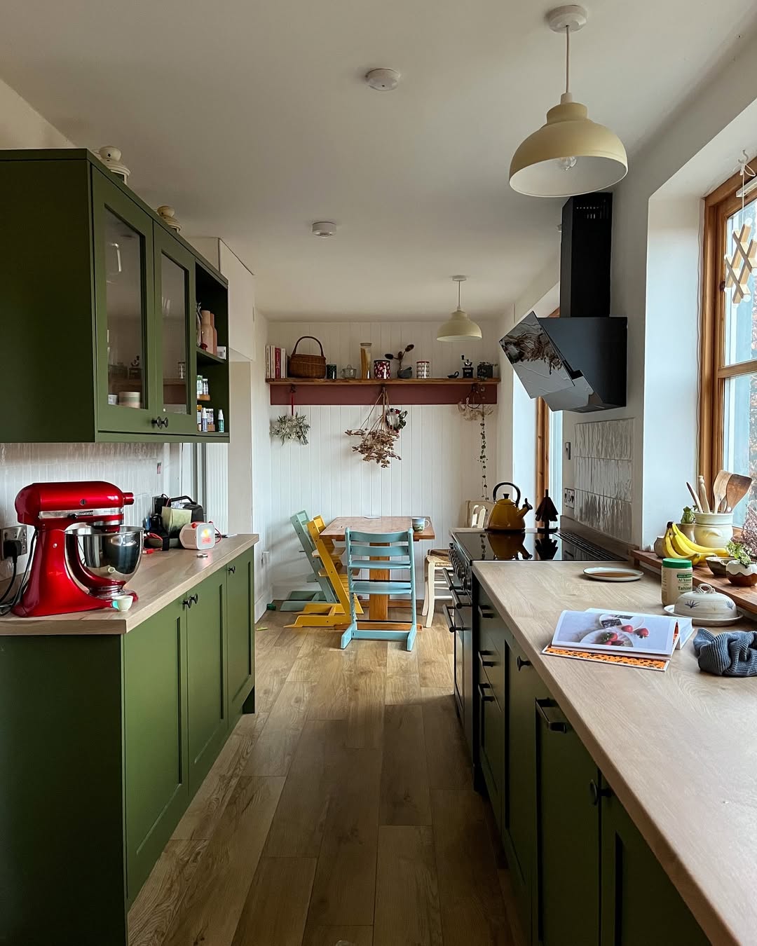 40+ Green Kitchen Cabinet Ideas for a Fresh and Inviting Space