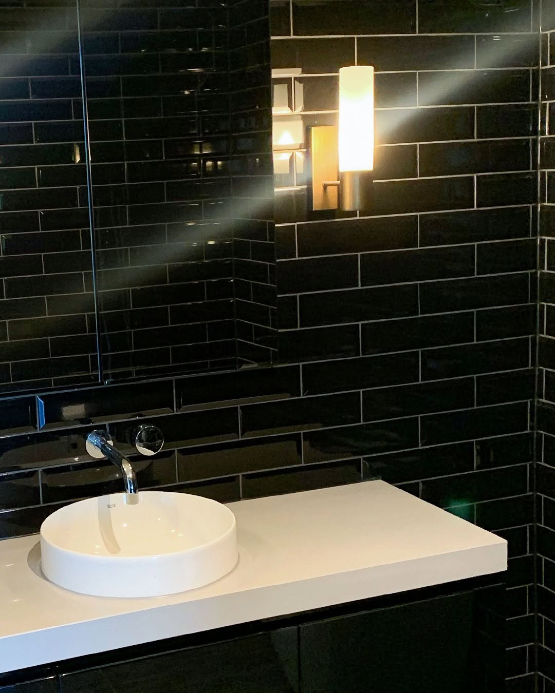 21+ Black Tile Bathroom Ideas for a Chic & Timeless Design