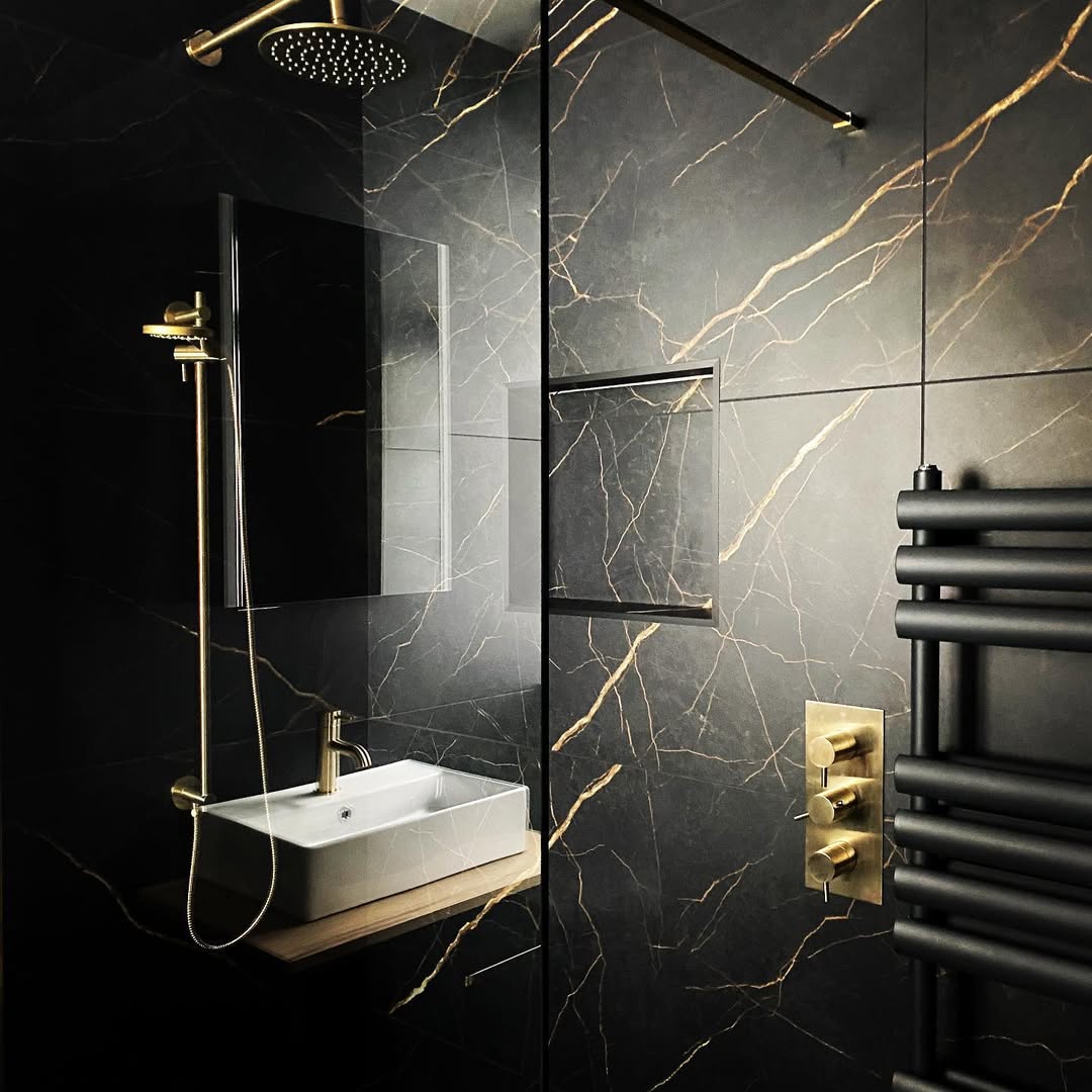 21+ Black Tile Bathroom Ideas for a Chic & Timeless Design