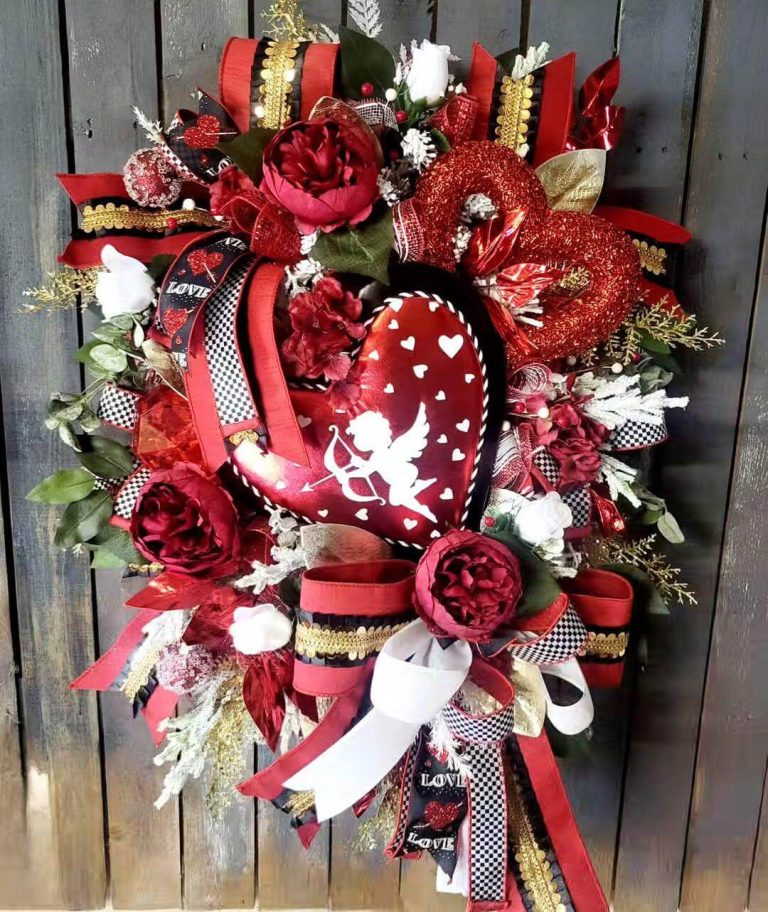 15+ Stunning Valentine Wreaths to Spruce Up Your Love Nest