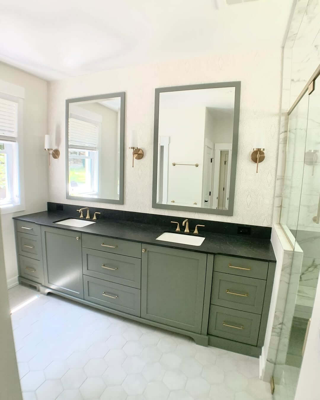 21+ Green Vanity Bathroom Ideas for a Fresh and Stylish Look