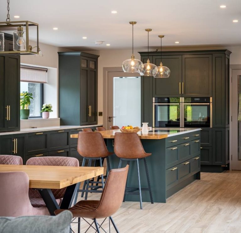 40+ Green Kitchen Cabinet Ideas for a Fresh and Inviting Space