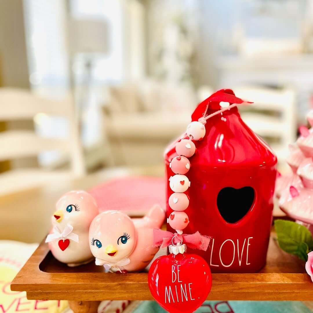 Best 25+ Valentine’s Day Decorating Ideas for a Cozy & Love-Filled Space