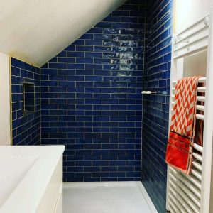 25+ Navy Blue Bathroom Wall Ideas for a Bold and Luxurious Look
