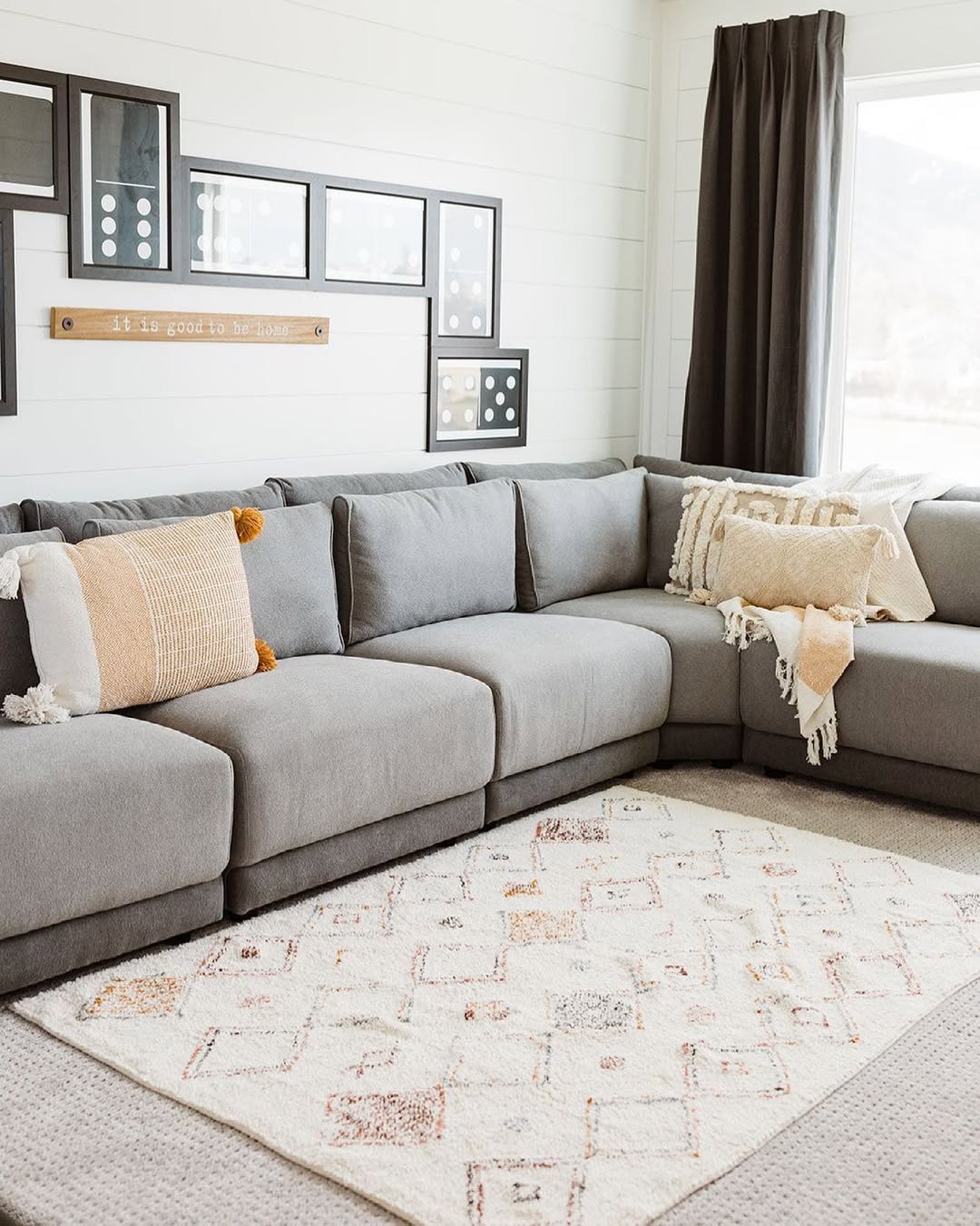 31+ Stunning Living Room Gallery Wall Ideas to Elevate Your Space
