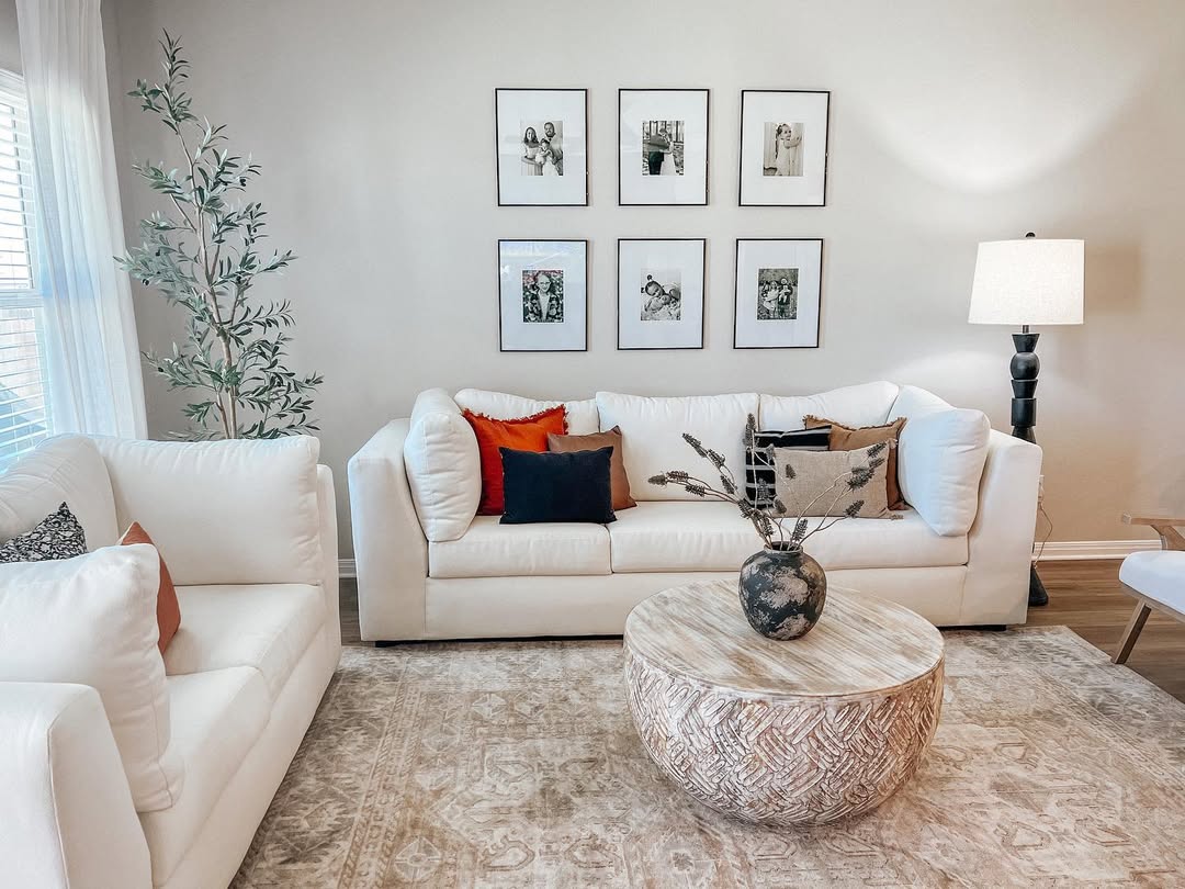 31+ Stunning Living Room Gallery Wall Ideas to Elevate Your Space