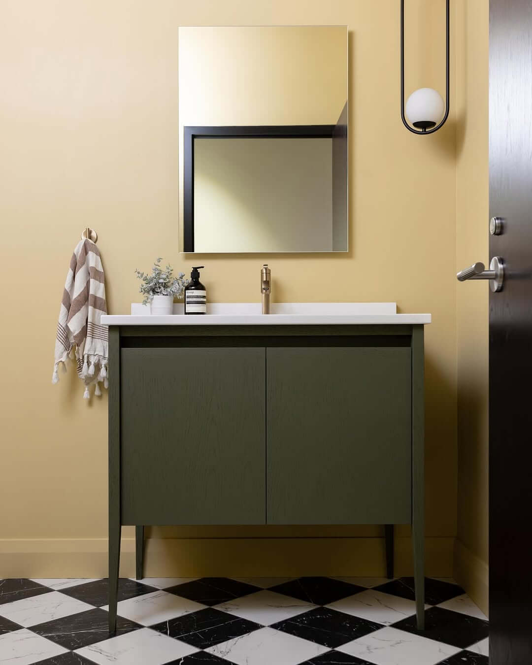 21+ Green Vanity Bathroom Ideas for a Fresh and Stylish Look