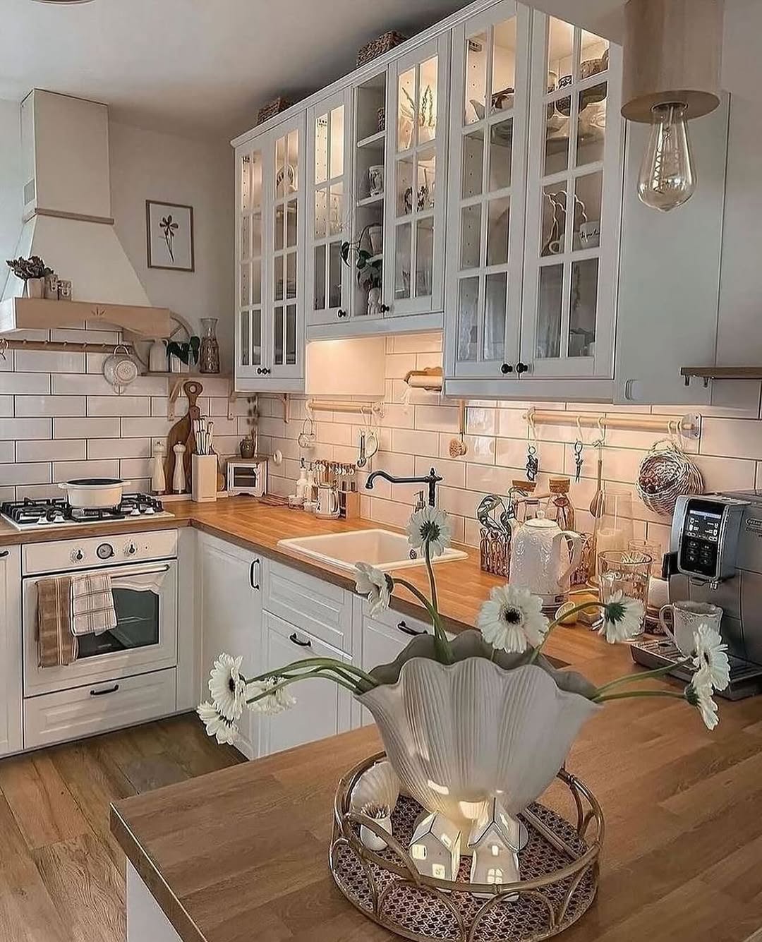 30+ Farmhouse Kitchen Ideas to Create a Cozy and Timeless Space