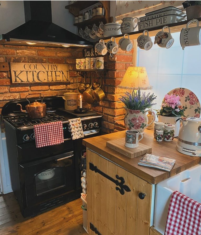 30+ Farmhouse Kitchen Ideas to Create a Cozy and Timeless Space