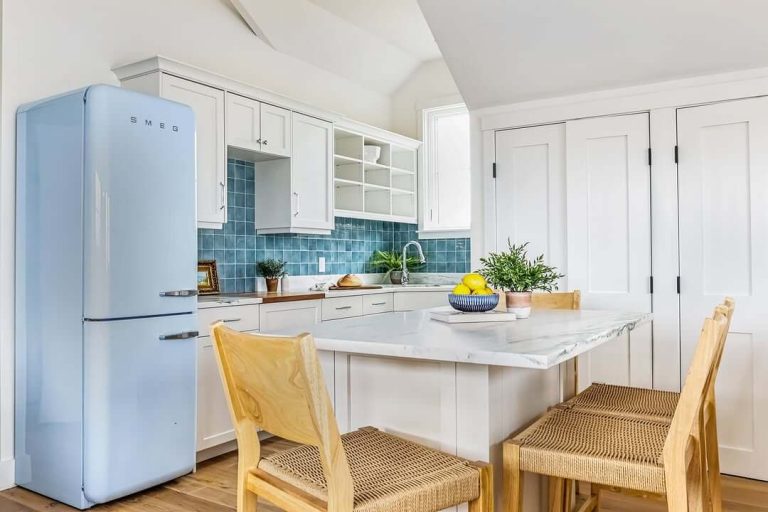 29 Stylish and Space-Saving Apartment Kitchen Ideas - Evinco Design