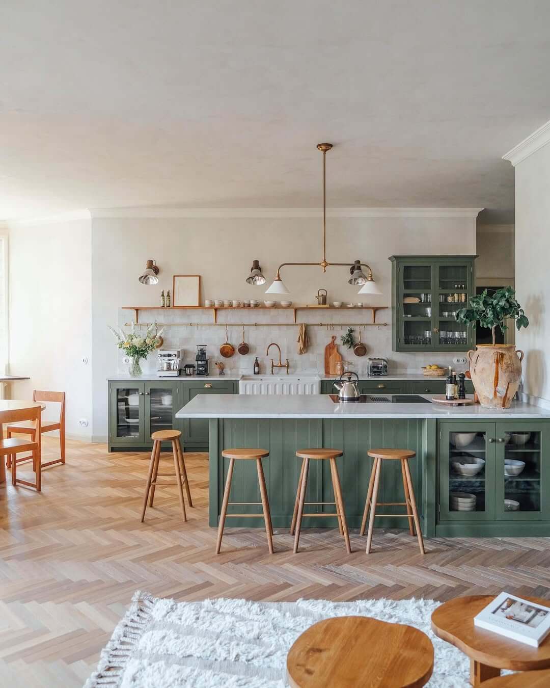 29 Stylish and Space-Saving Apartment Kitchen Ideas - Evinco Design