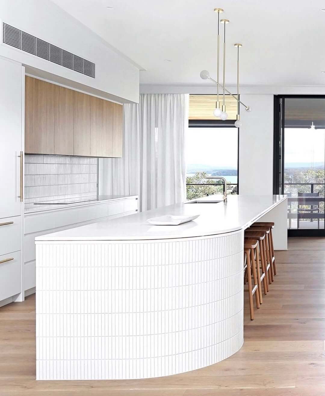 29 Stylish and Space-Saving Apartment Kitchen Ideas - Evinco Design