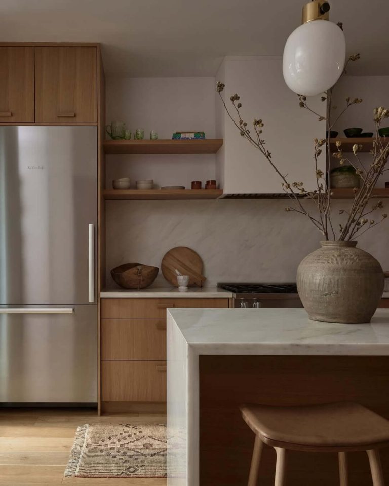 Stunning White Oak Kitchen Cabinets That Redefine Modern Elegance