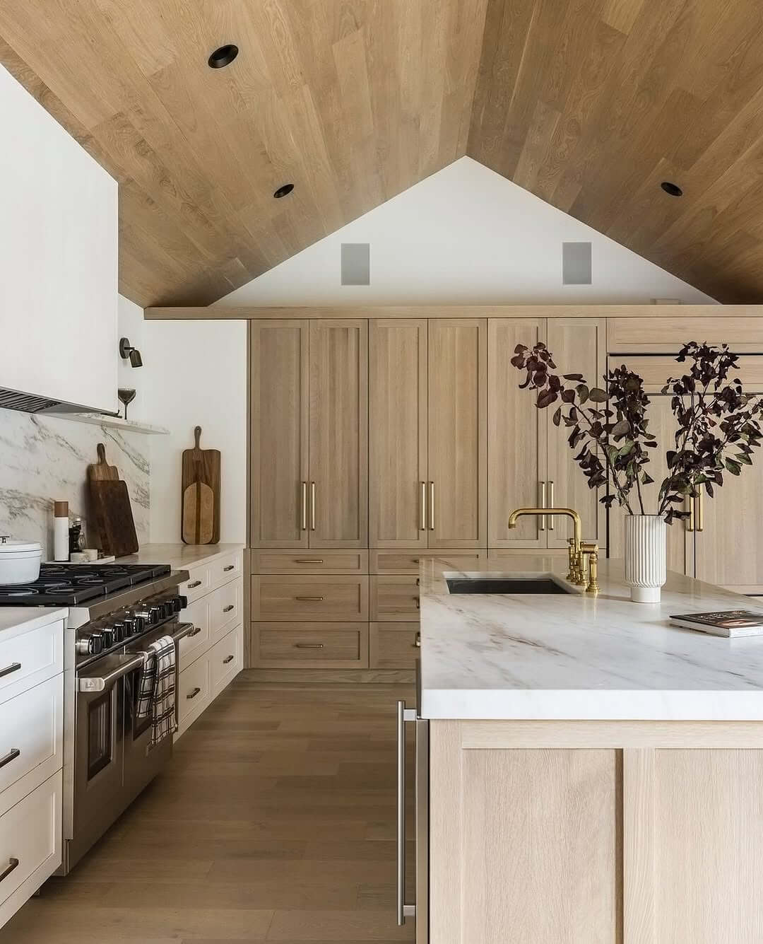 Stunning White Oak Kitchen Cabinets That Redefine Modern Elegance