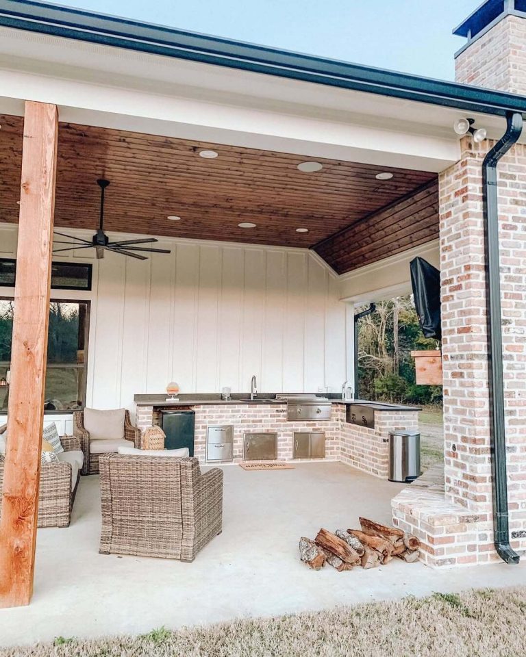 How to Design the Perfect Back Porch for Any Season