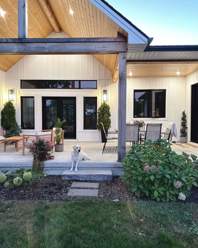 How to Design the Perfect Back Porch for Any Season