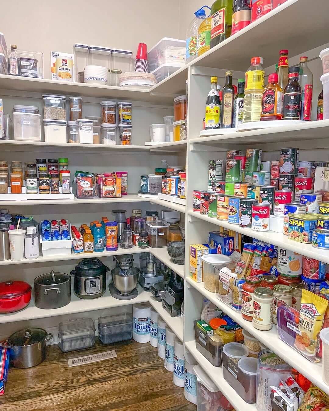 Space-Saving Pantry Ideas for a Clutter-Free Kitchen