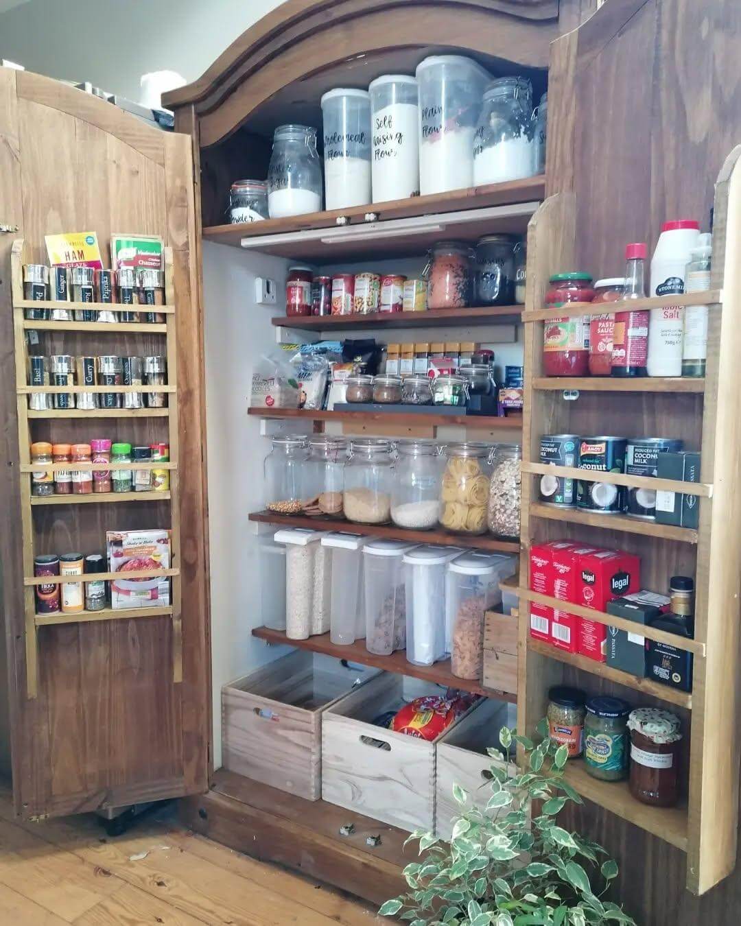 Space-Saving Pantry Ideas for a Clutter-Free Kitchen