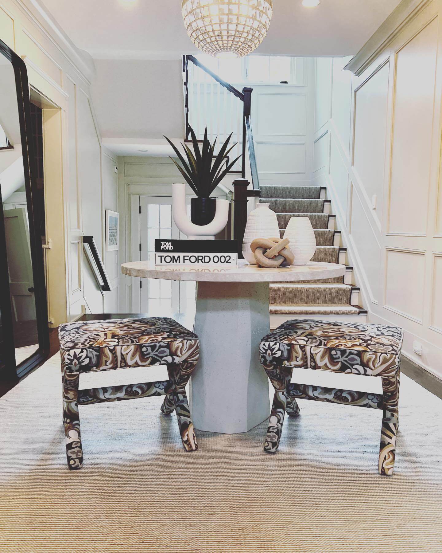 Stunning Round Entry Tables That Instantly Elevate Your Foyer