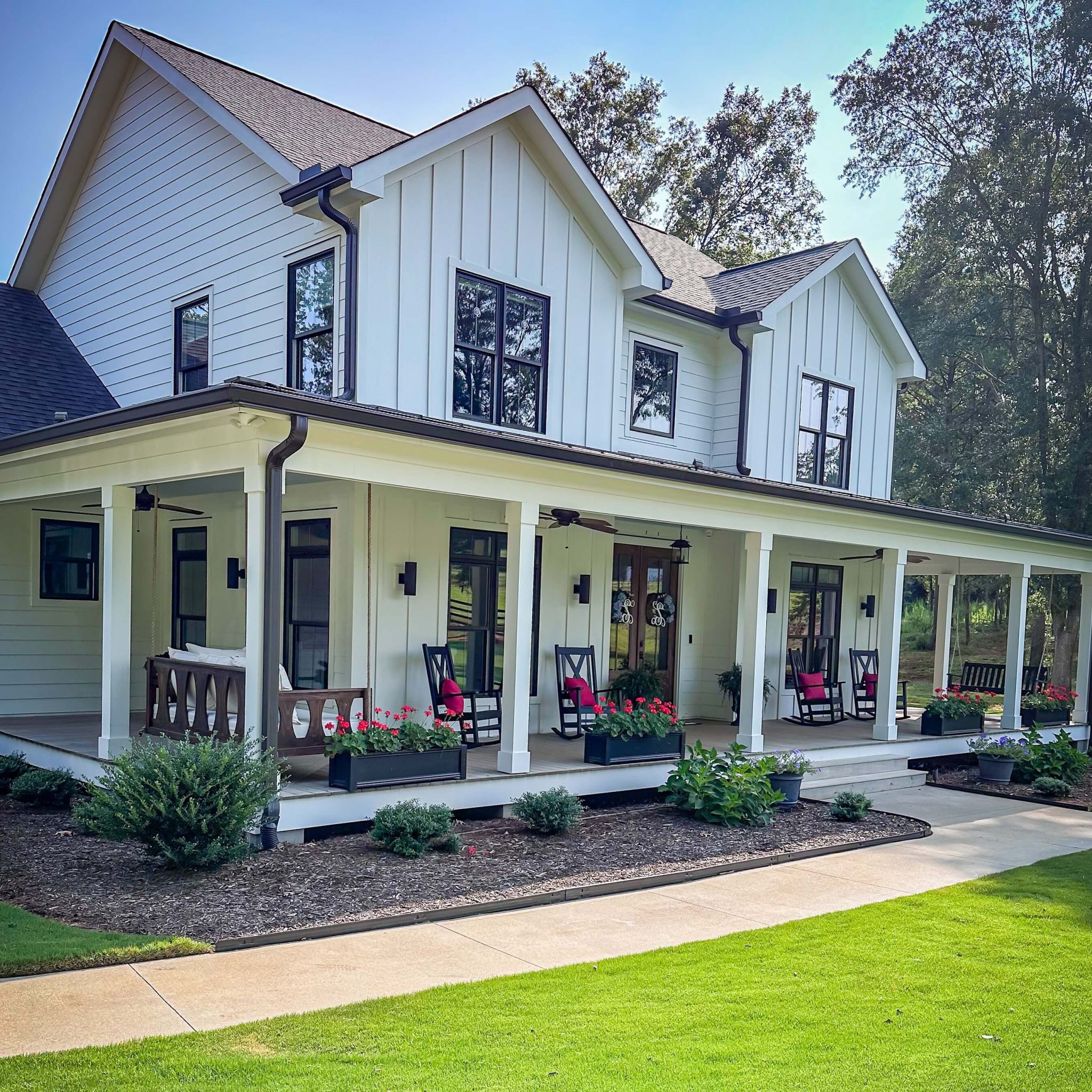 Modern Farmhouse Exteriors That Perfectly Blend Rustic Charm with ...