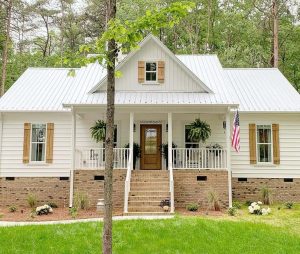 27 Stunning White Farmhouse Exteriors That Redefine Rustic Charm ...