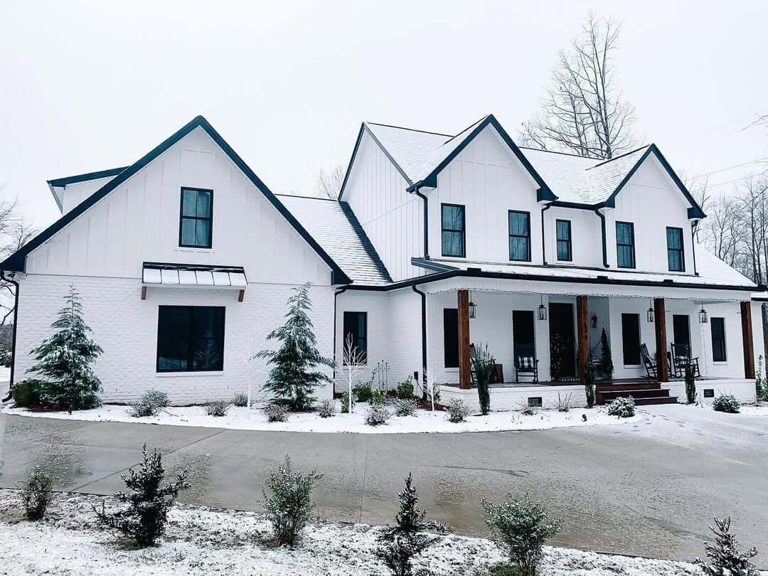 Stunning White Farmhouse Exteriors That Redefine Rustic Charm