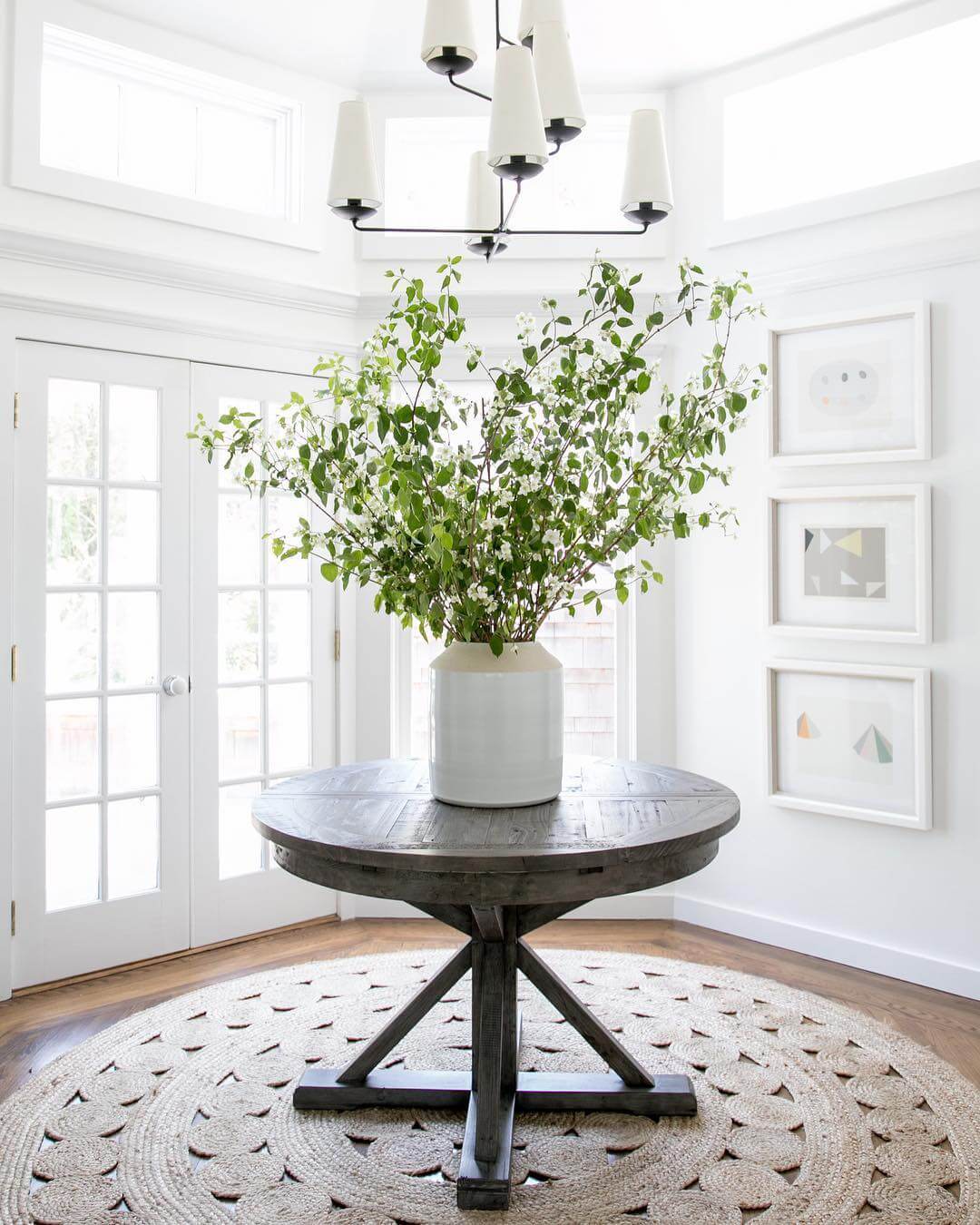 Stunning Entryway Round Table Ideas to Elevate Your Home’s First Impression