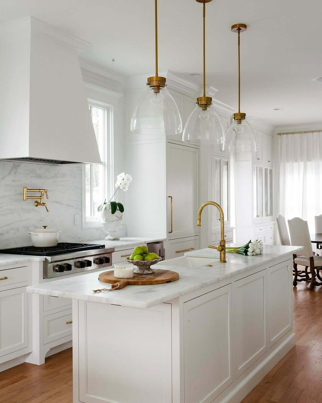 27 White Kitchens That Prove Timeless Style Never Goes Out of Fashion ...