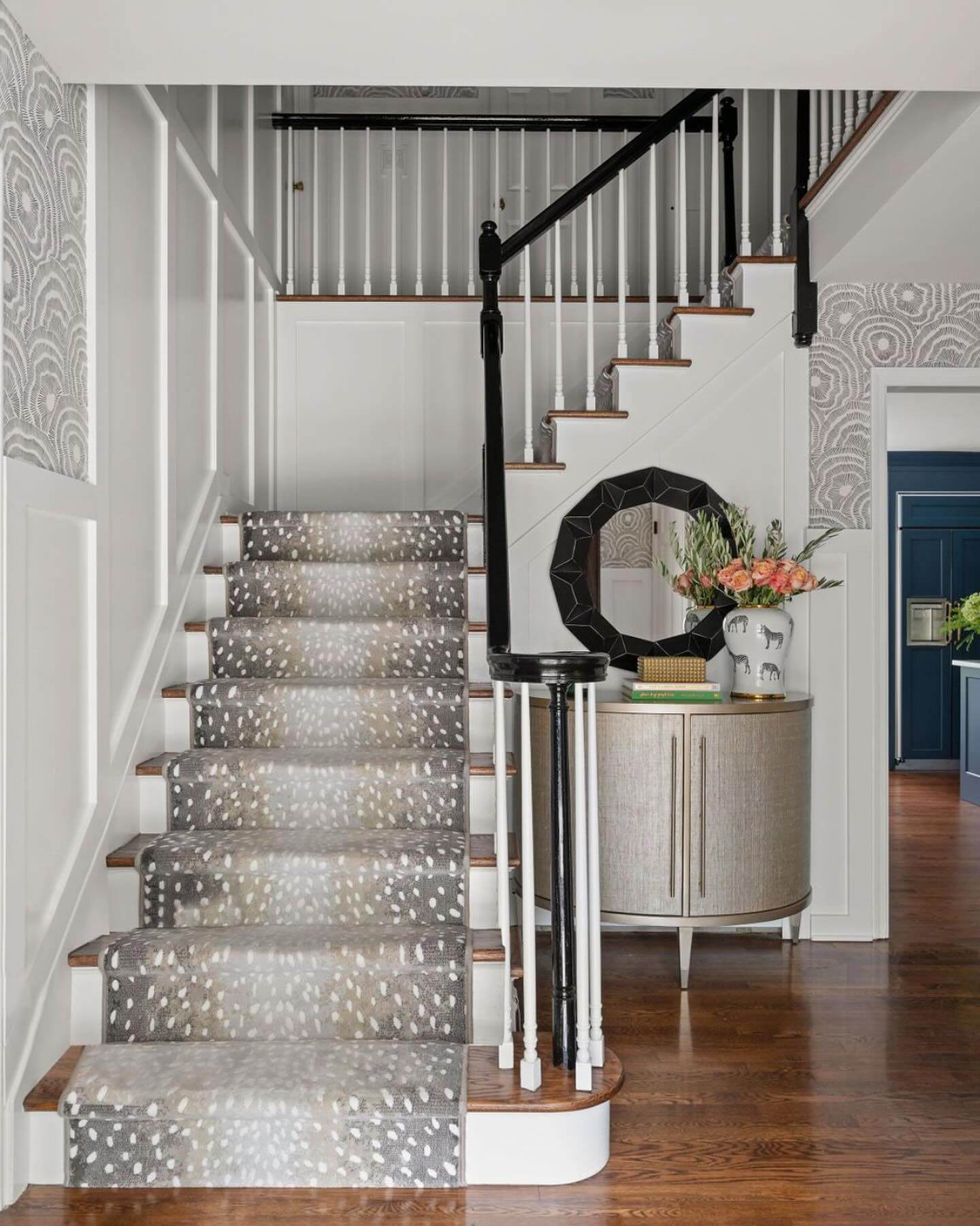 Stunning Round Entry Tables That Instantly Elevate Your Foyer