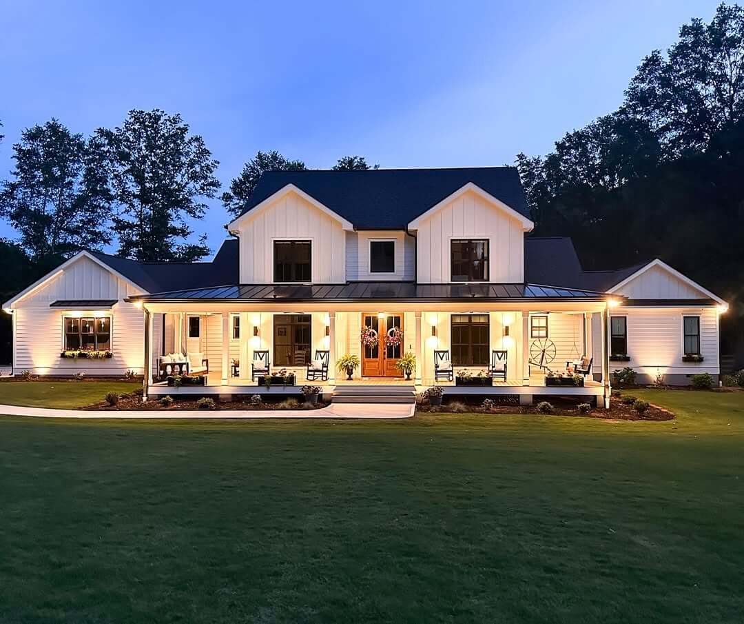 27 Stunning White Farmhouse Exteriors That Redefine Rustic Charm ...