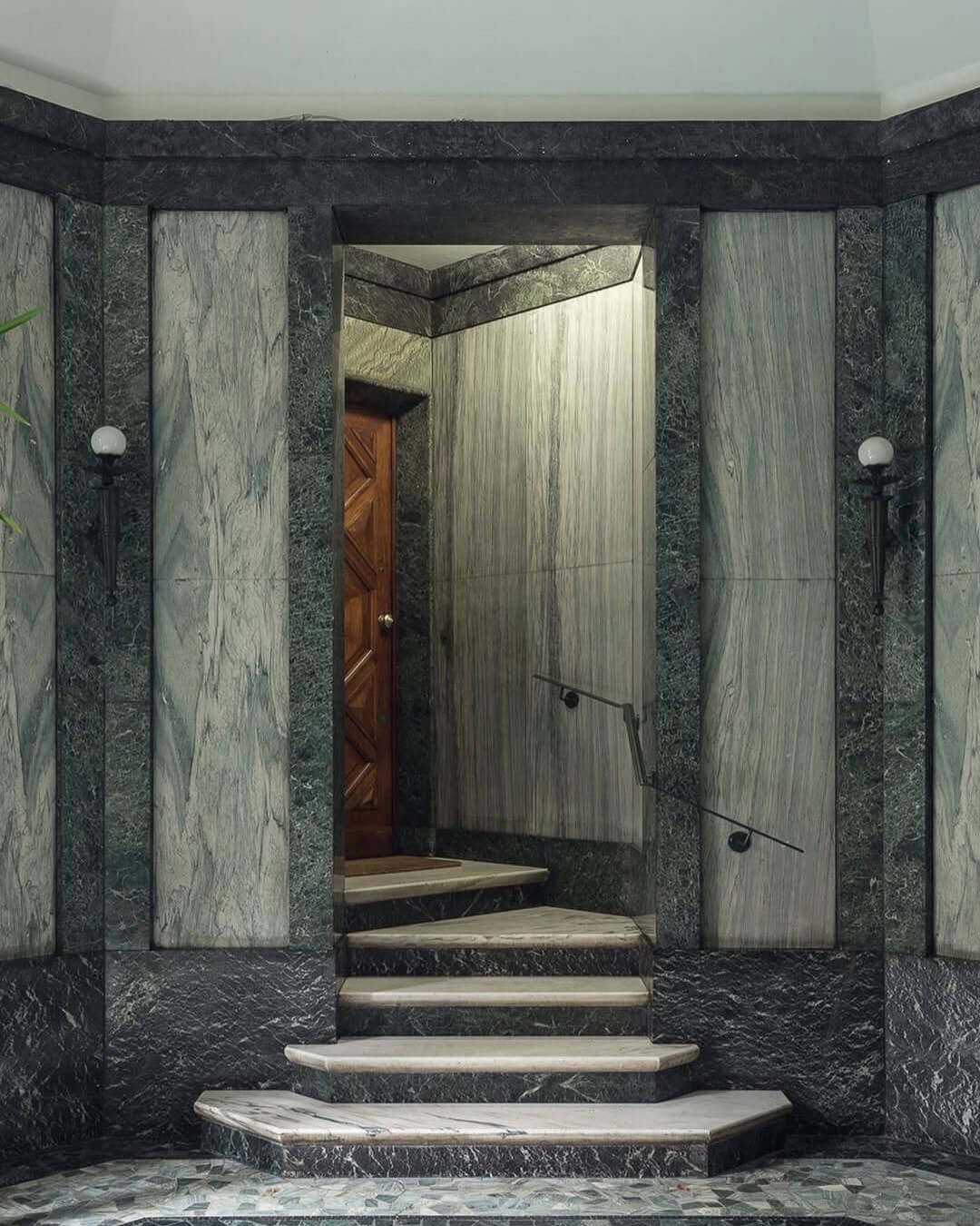 Luxury Modern Entryway Ideas That Make a Bold First Impression