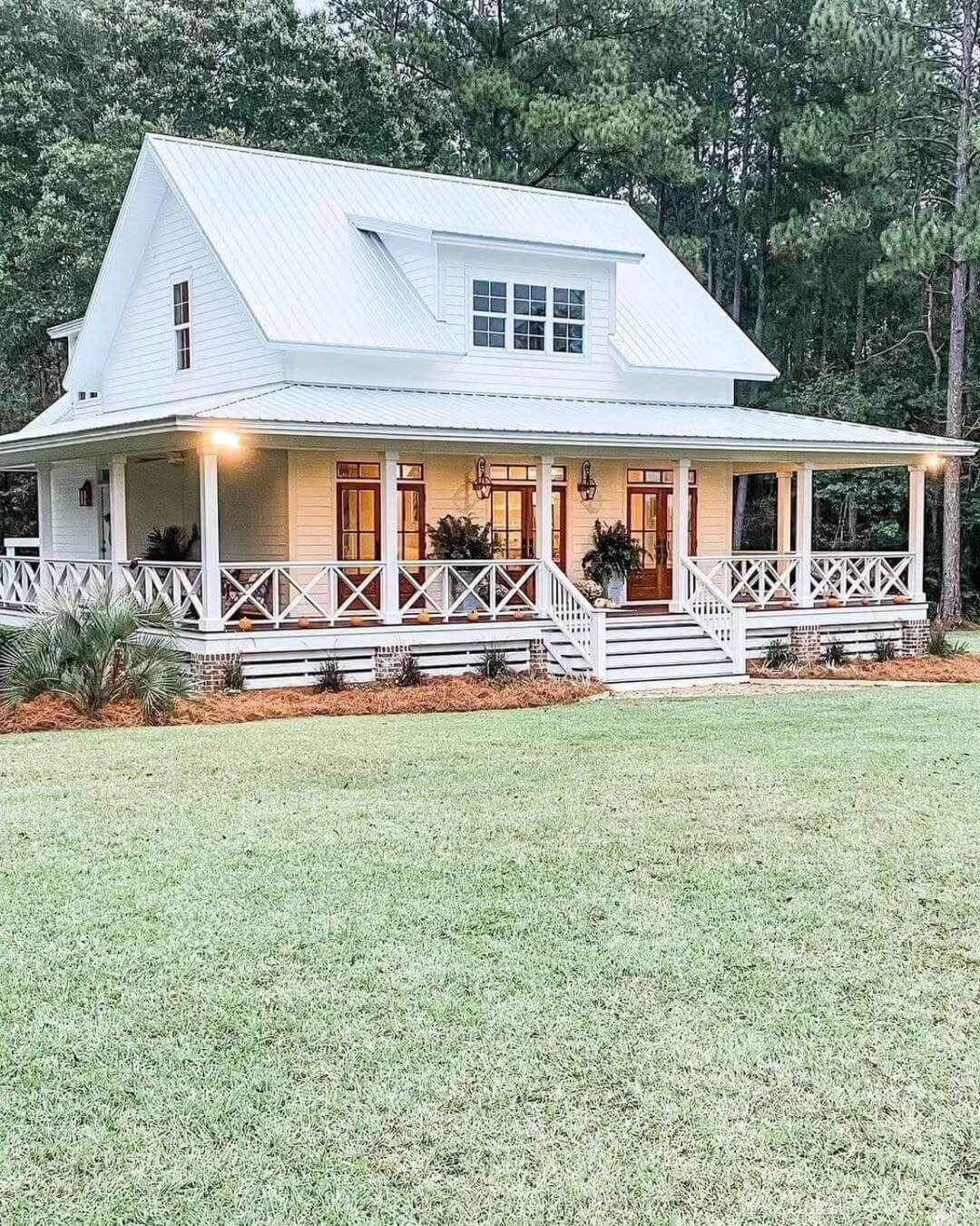 27 Stunning White Farmhouse Exteriors That Redefine Rustic Charm ...
