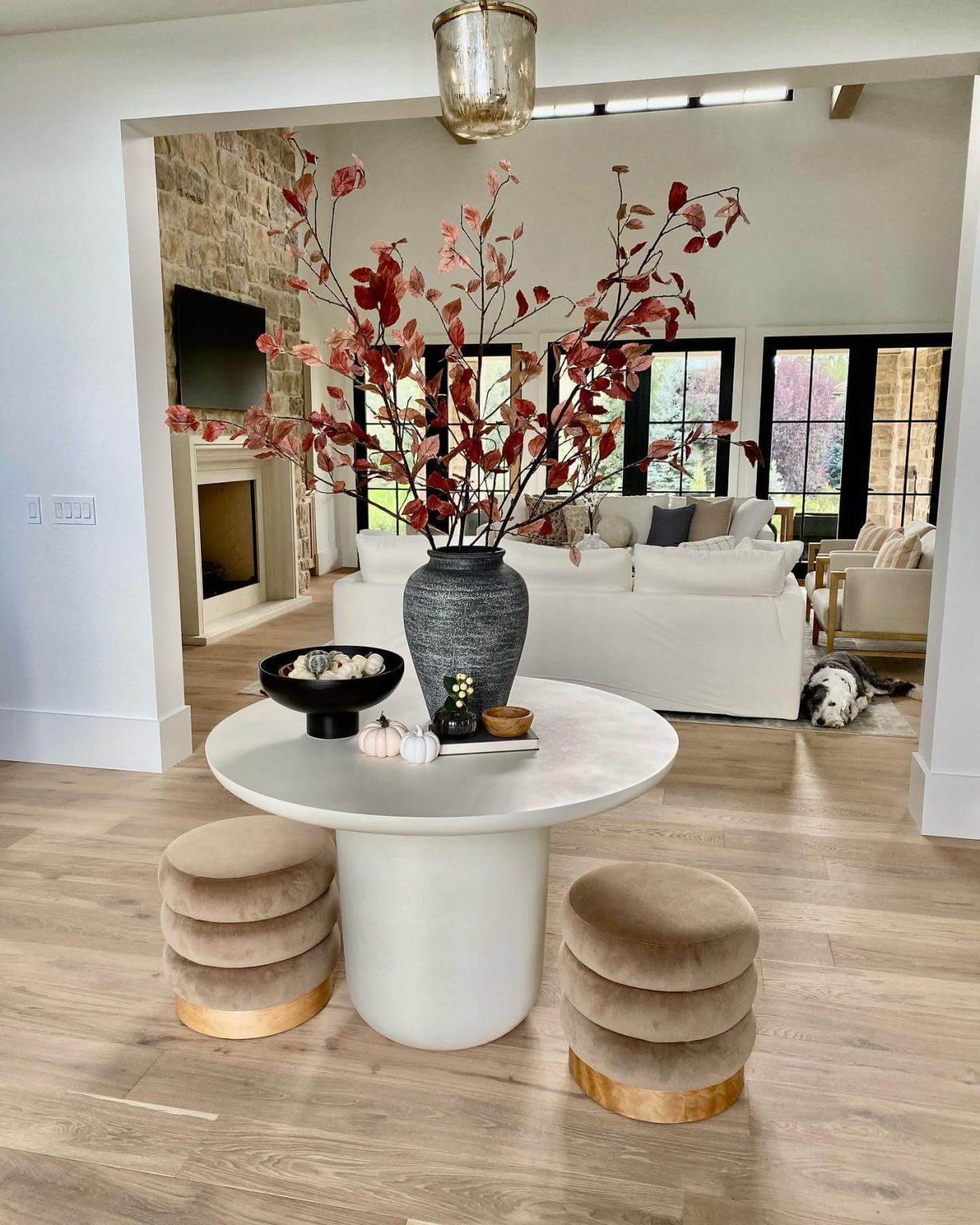 Stunning Entryway Round Table Ideas to Elevate Your Home’s First Impression