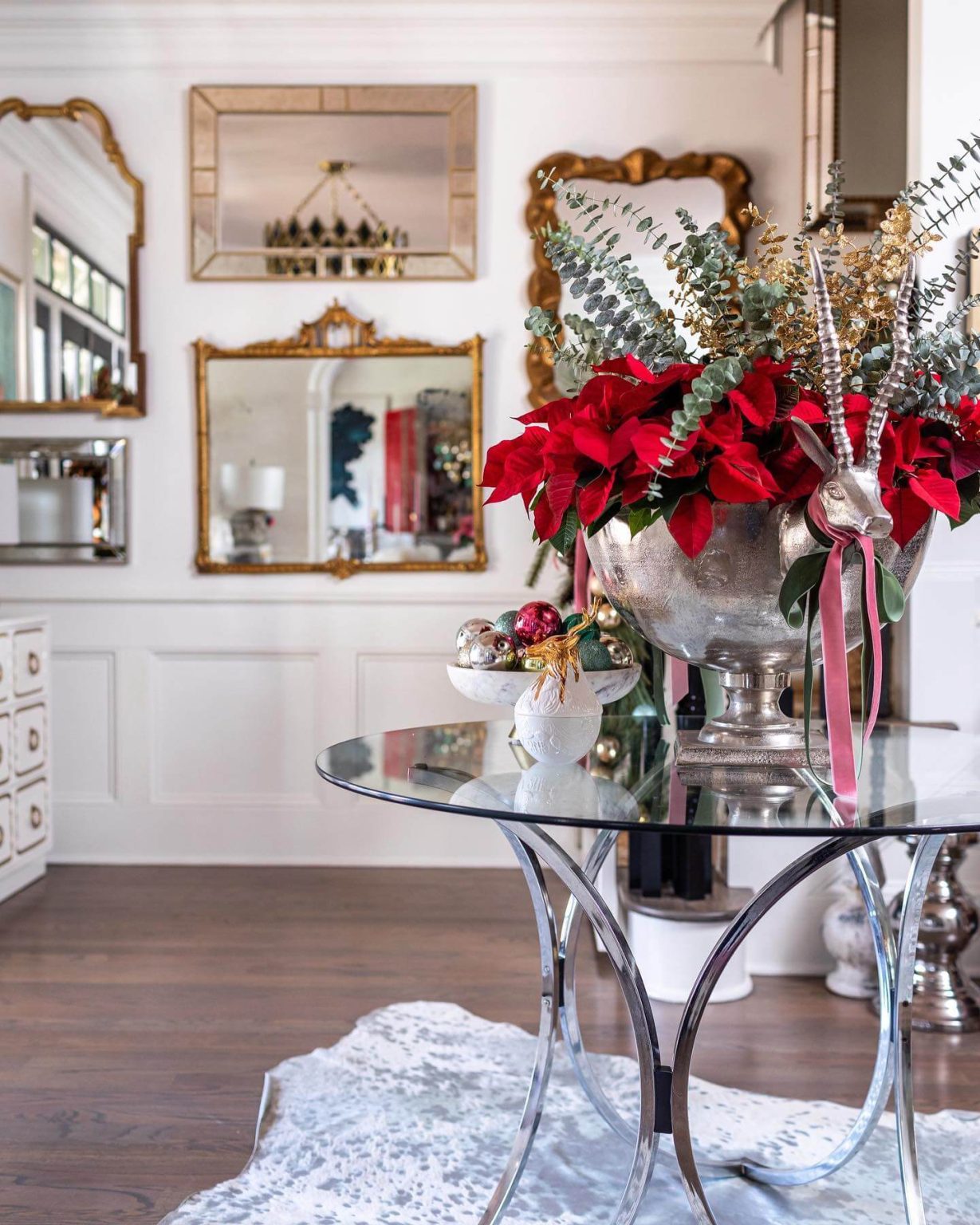 28 Stunning Entryway Round Table Ideas to Elevate Your Home’s First ...
